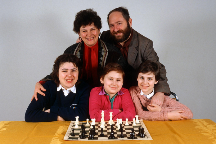 Uma garota no mundo dos homens: assim como Beth Harmon, Susan Polgár ...